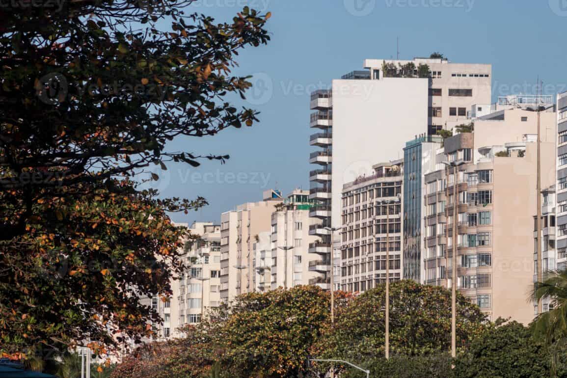 Trechos em Copa e no Leme seguem sem luz dois dias após furto de cabos ...