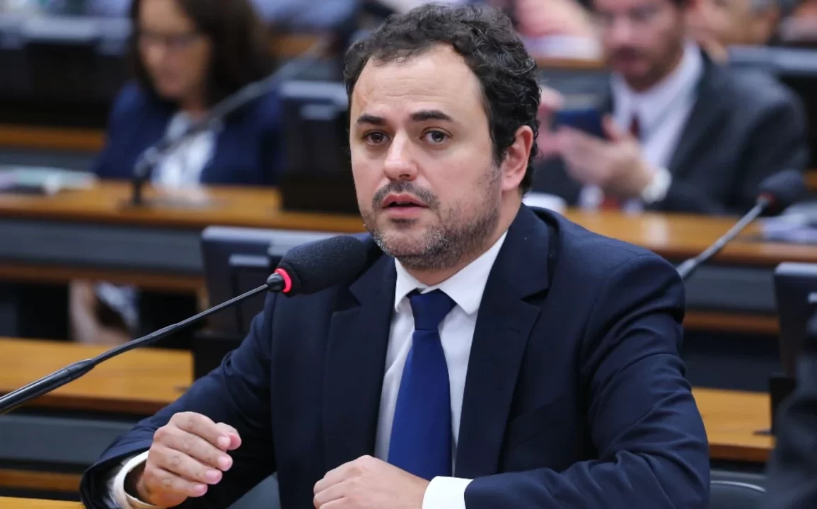 Decisão polêmica de juiz de Friburgo proíbe Glauber Braga de se ...