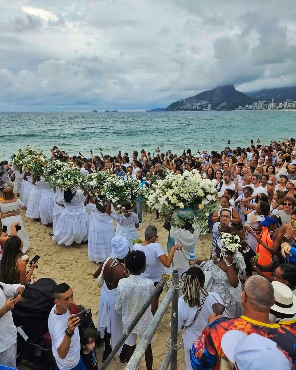 Festa no Arpoador celebra Iemanjá com oferendas, passes e pontos de candomblé e umbanda - Agenda ...