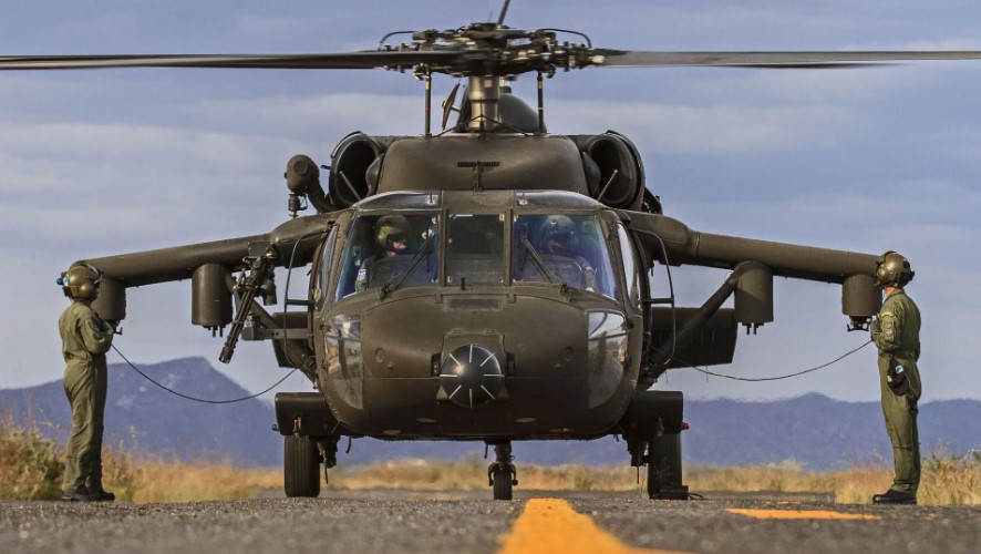 Conheça o Black Hawk, aeronave usada em guerras que agora vai enfrentar ...