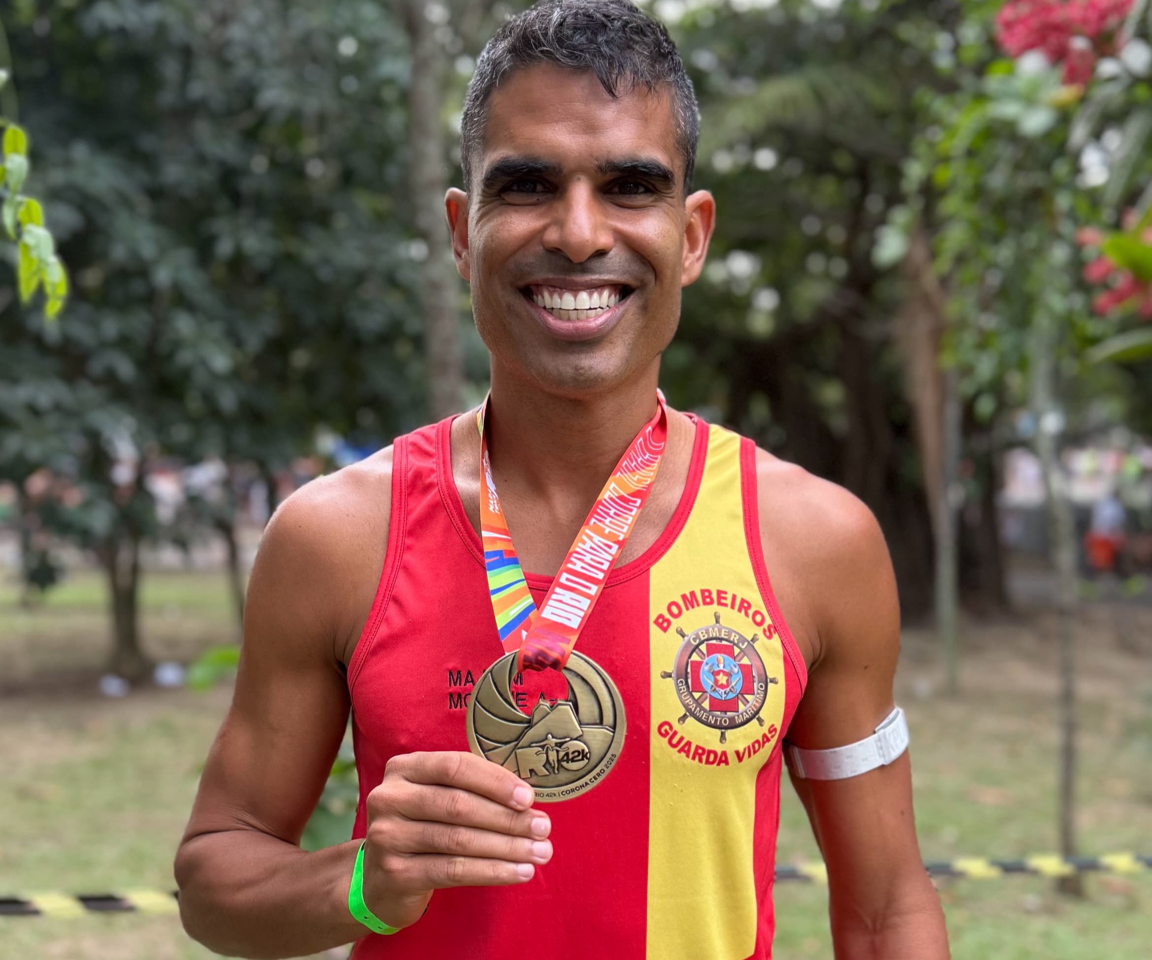 Bombeiro é campeão amador da Maratona do Rio 2025 pela terceira vez ...