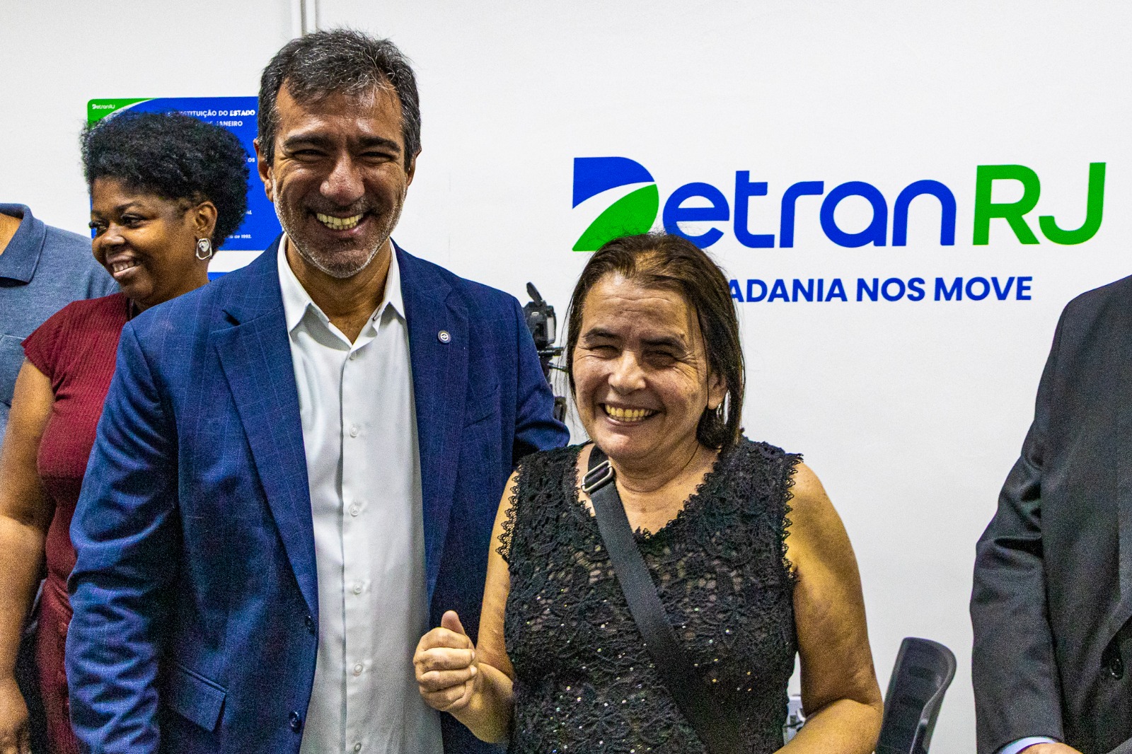 Detran RJ abre primeiro posto exclusivo para deficientes visuais no ...
