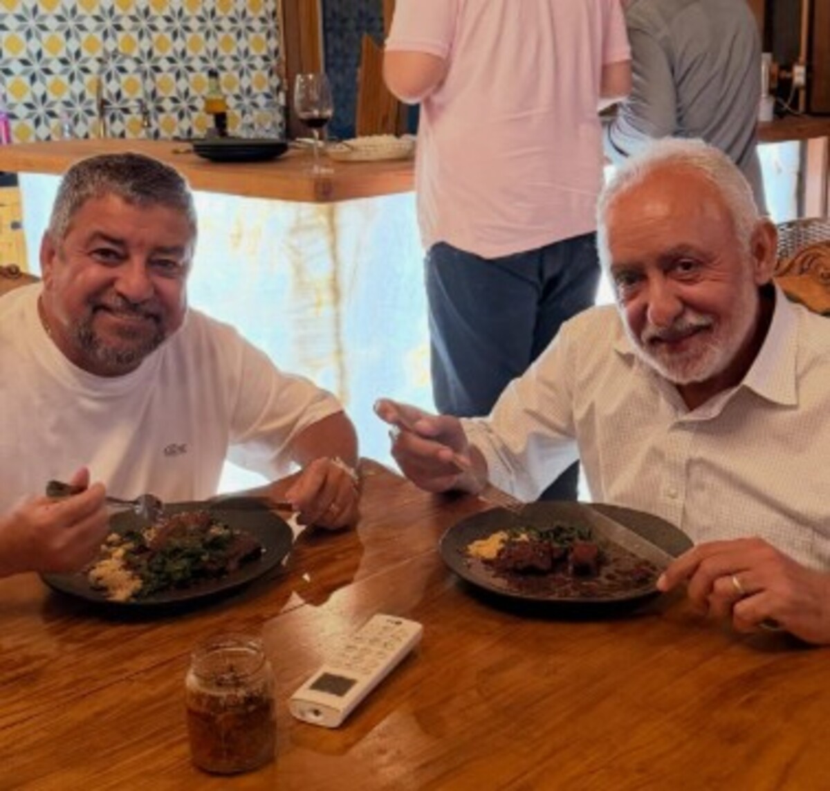 Feijão com farinha para alimentar o sonho da dobradinha no Guanabara e ...